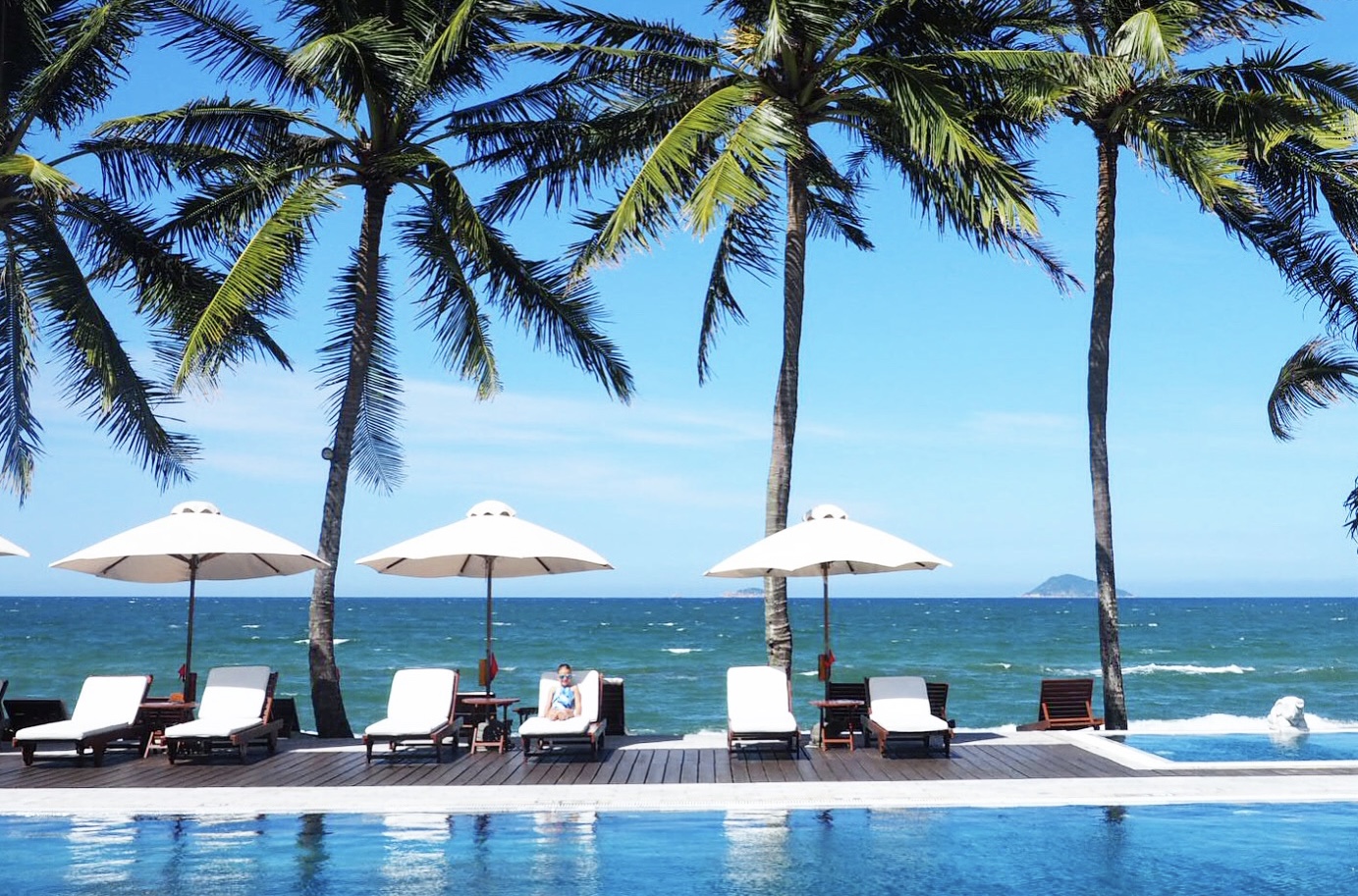 Hotel pool day pass: a splash of luxe on a budget - Mumpack Travel