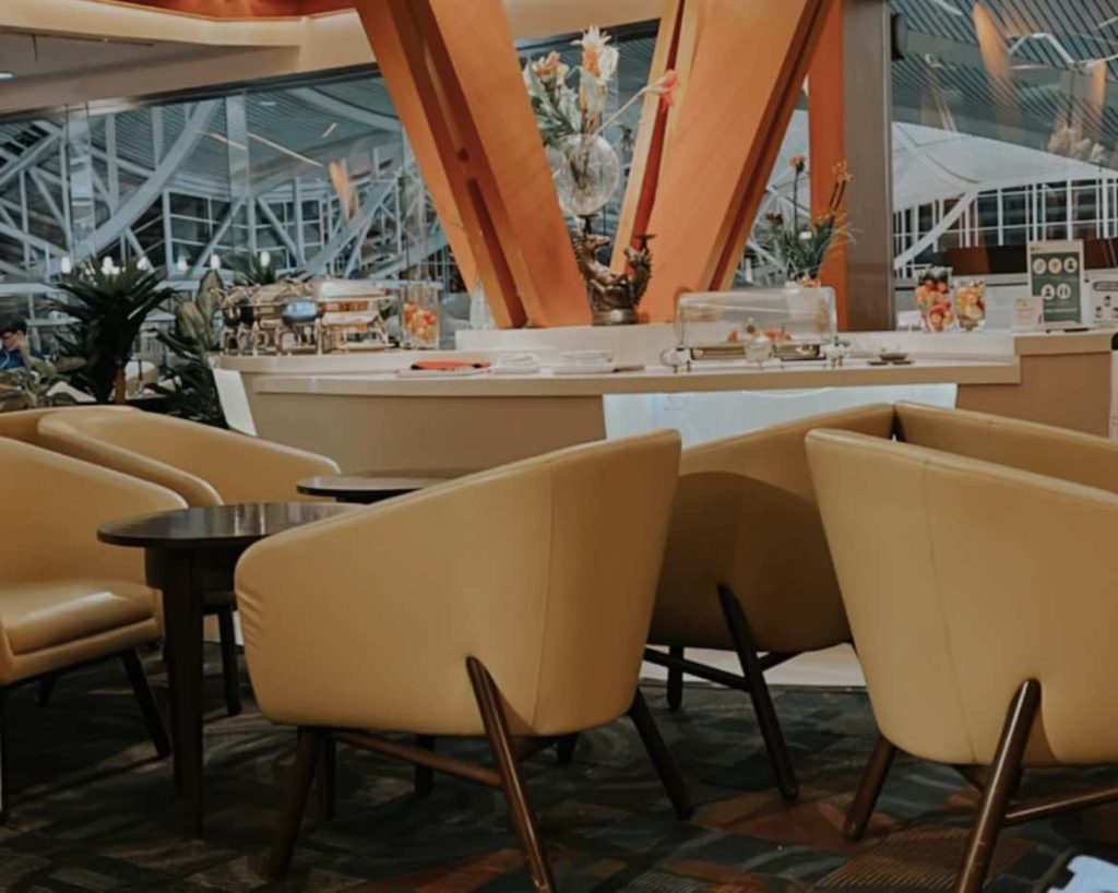 How to access airport lounges when you're flying - Mumpack Travel